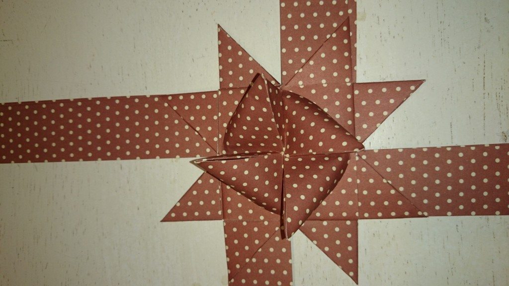 Flettet julestjerne du nemt kan lave | KreativJul.dk